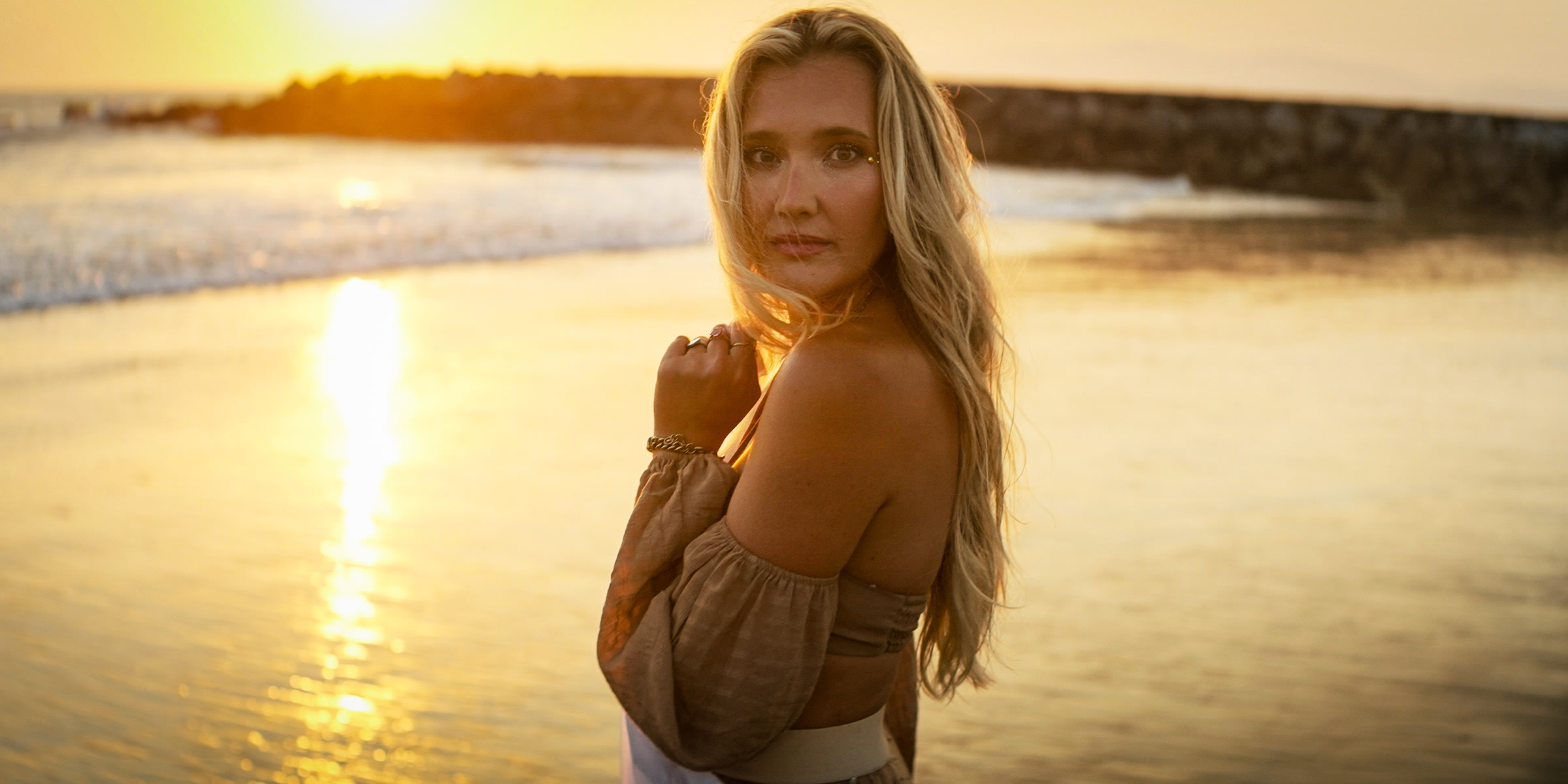 Chloé Caroline | Music Licensing | Musicbed